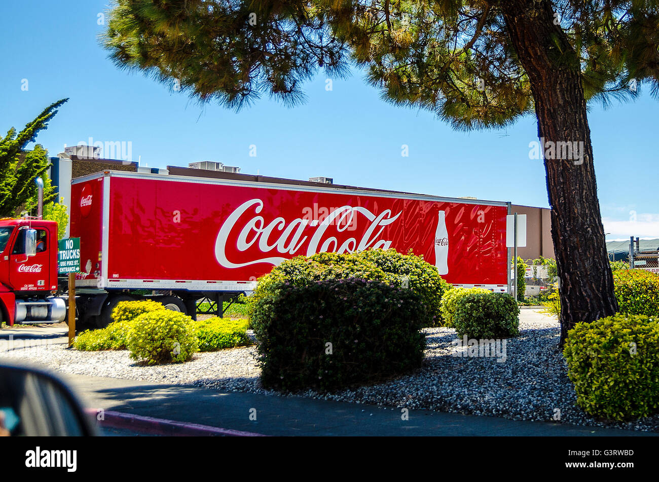Coca cola logo delivery truck hi-res stock photography and images - Alamy