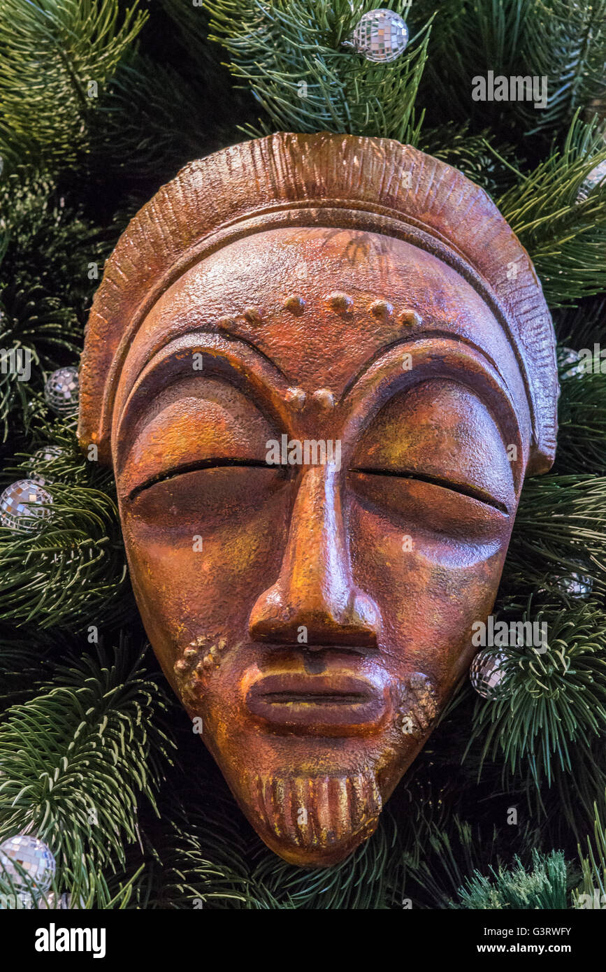 Art mask hi-res stock photography and images - Alamy