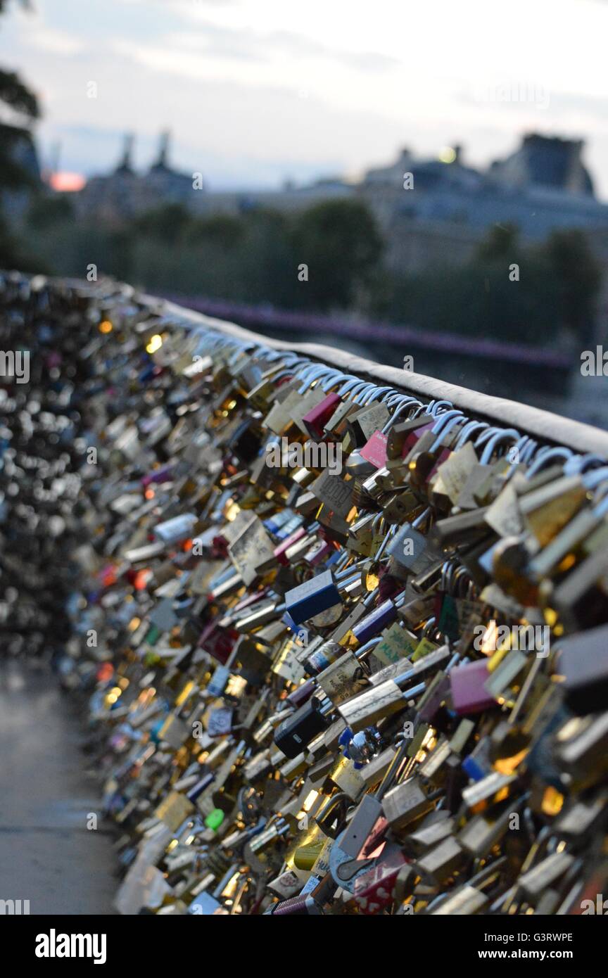 Lock bridge france hi-res stock photography and images - Alamy