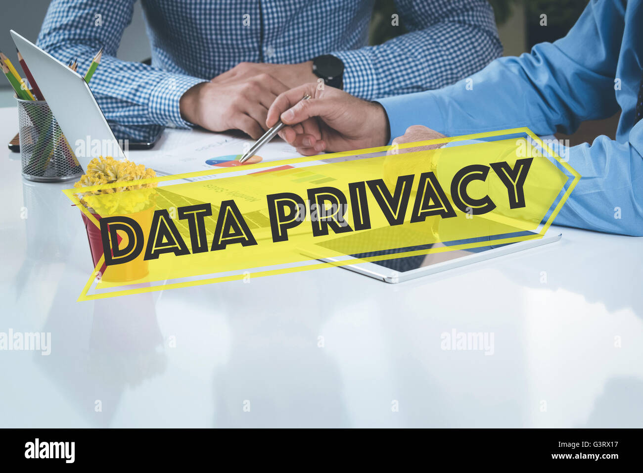 BUSINESS WORKING OFFICE Data Privacy TEAMWORK BRAINSTORMING TECHNOLOGY ...
