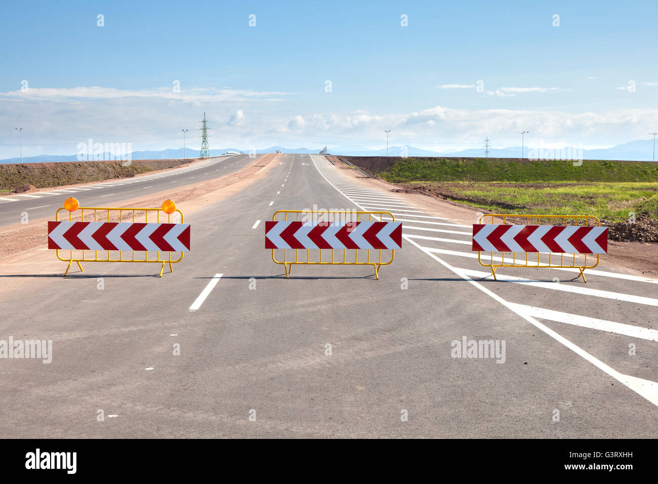 Highway construction sign hi-res stock photography and images - Alamy