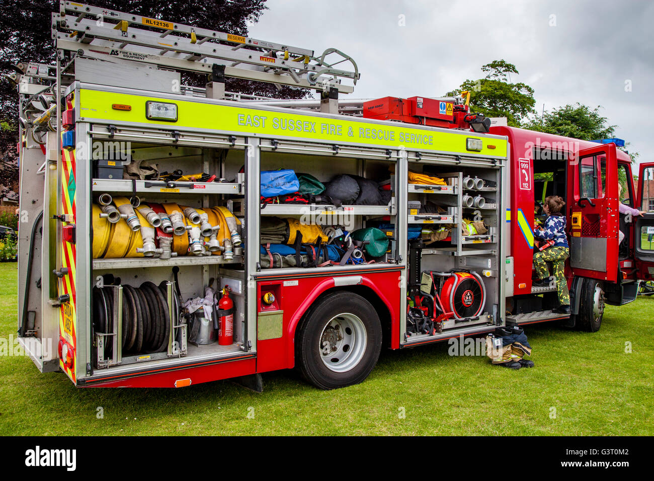 Fire engine uk and children hi-res stock photography and images - Alamy