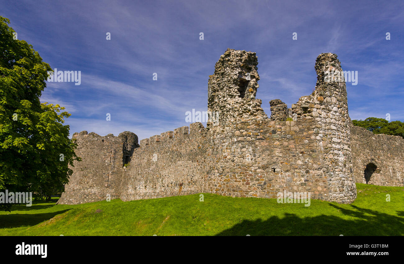 FORT WILLIAM, SCOTLAND - Inverlochy Castle ruins Stock Photo - Alamy