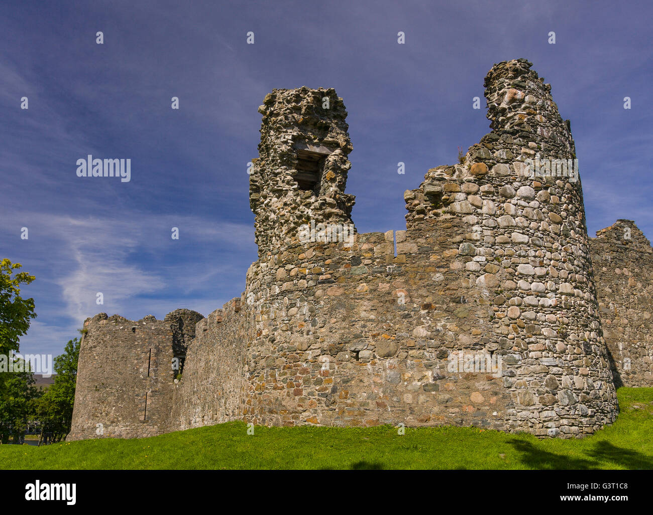FORT WILLIAM, SCOTLAND - Inverlochy Castle ruins Stock Photo - Alamy