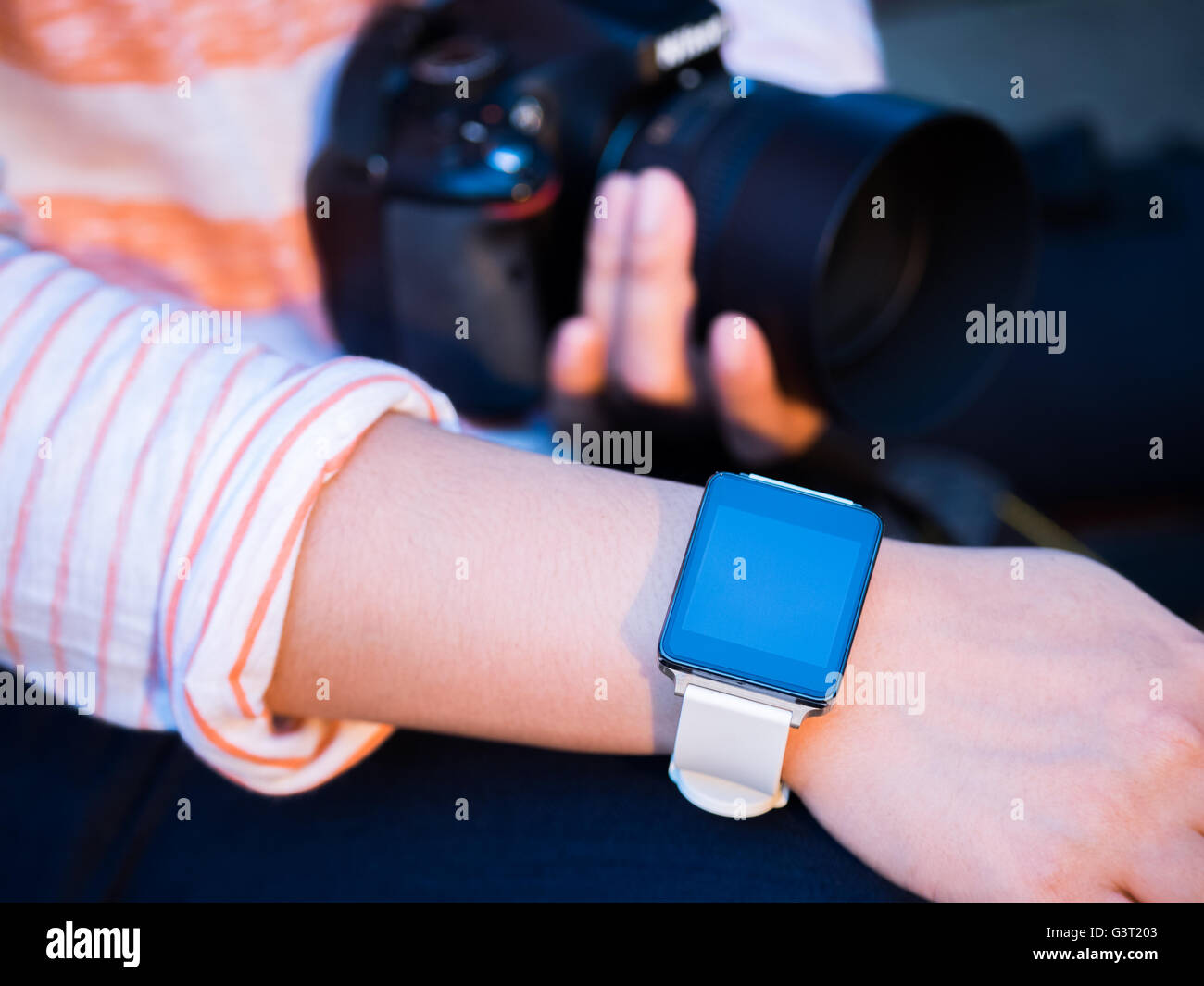Hand wearing smartwatch Stock Photo - Alamy
