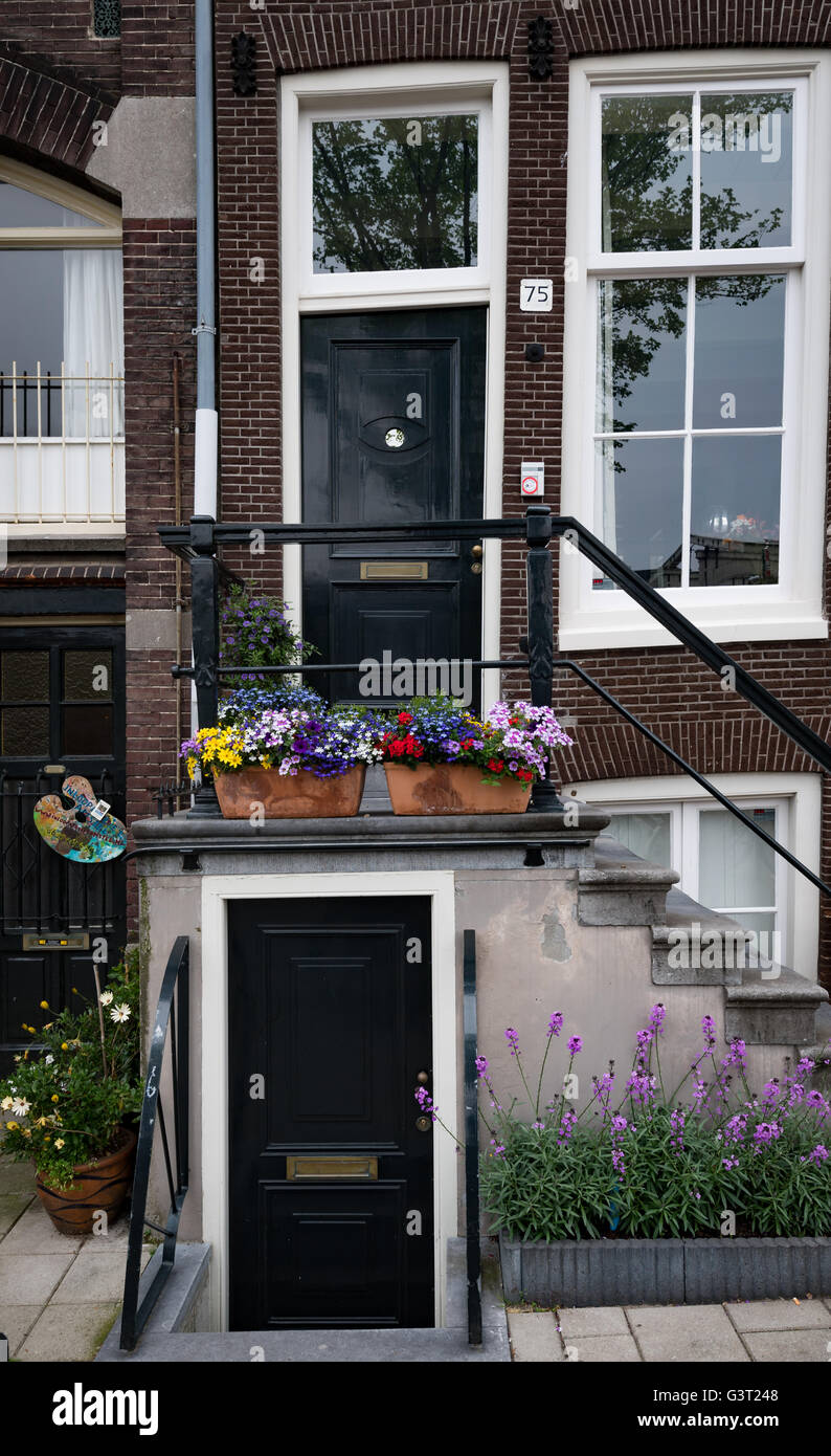 Crooked building hi-res stock photography and images - Alamy