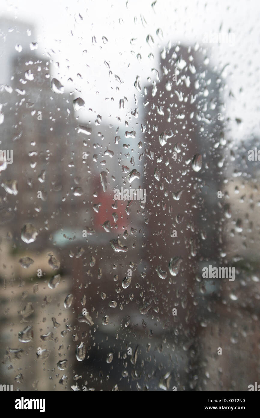 Raindrops on window hi-res stock photography and images - Alamy