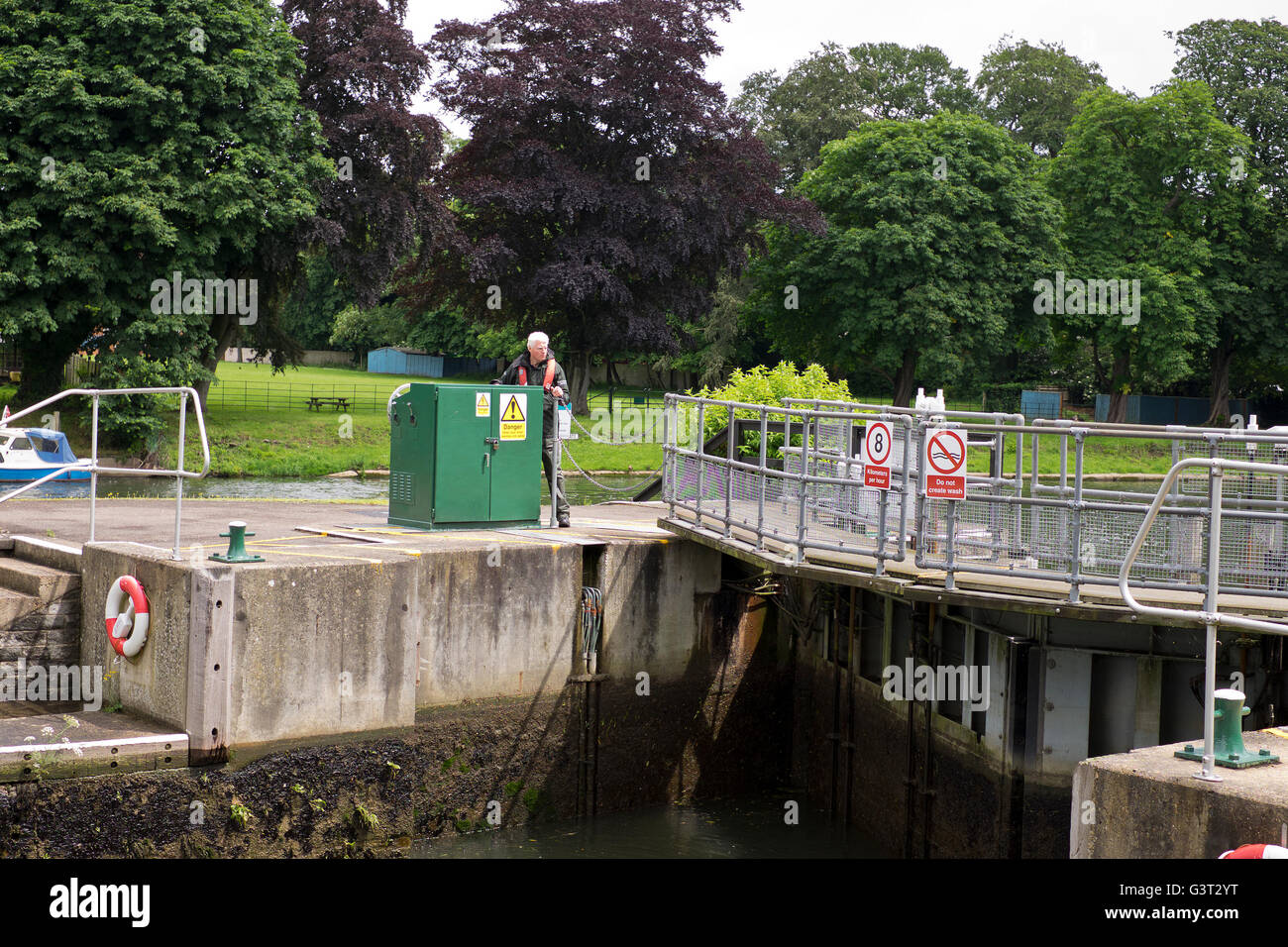 Lock keeper at Bell Weir Lock in Runnymede in Surrey UK Stock Photo - Alamy