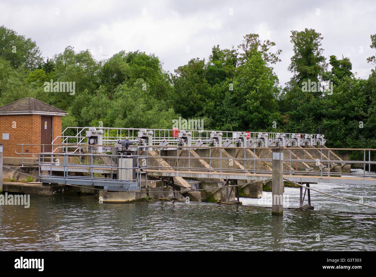Bell weir boatyard hi-res stock photography and images - Alamy