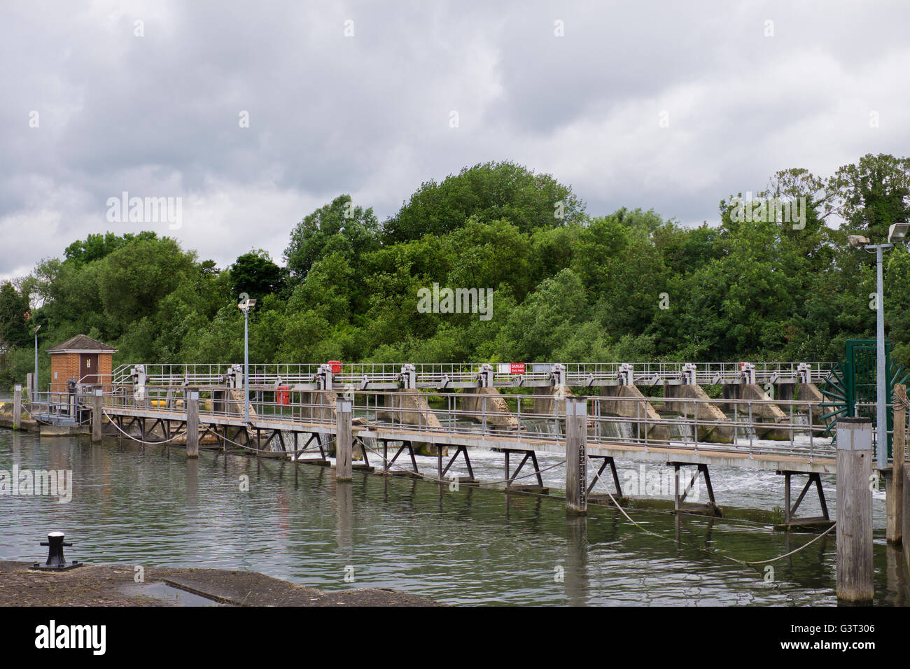Bell weir boatyard hi-res stock photography and images - Alamy