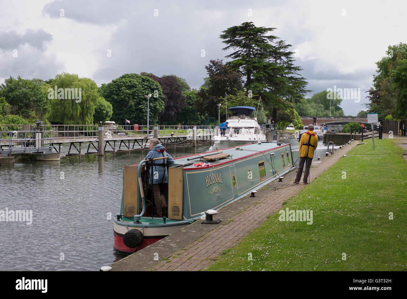 Thames narrowboats hi-res stock photography and images - Alamy