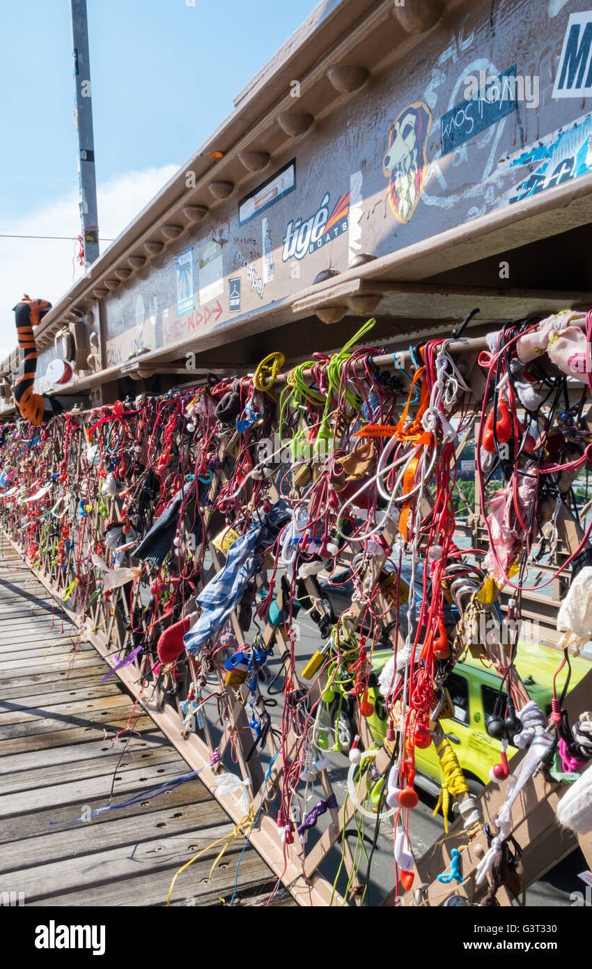 Love Locks on the Brooklyn Bridge, NYC Stock Photo - Alamy