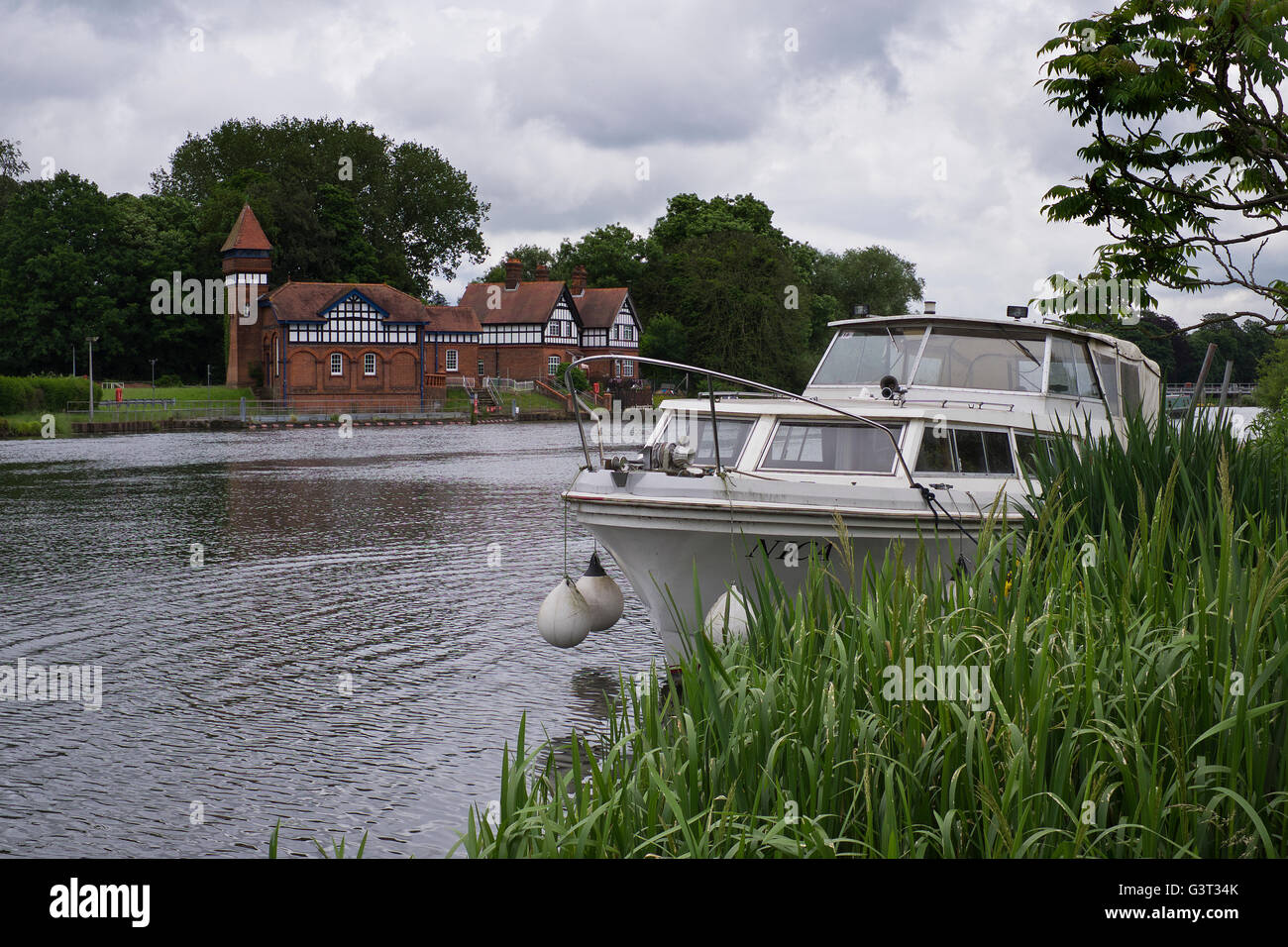 Boat boats boatyard houseboat hi-res stock photography and images - Alamy