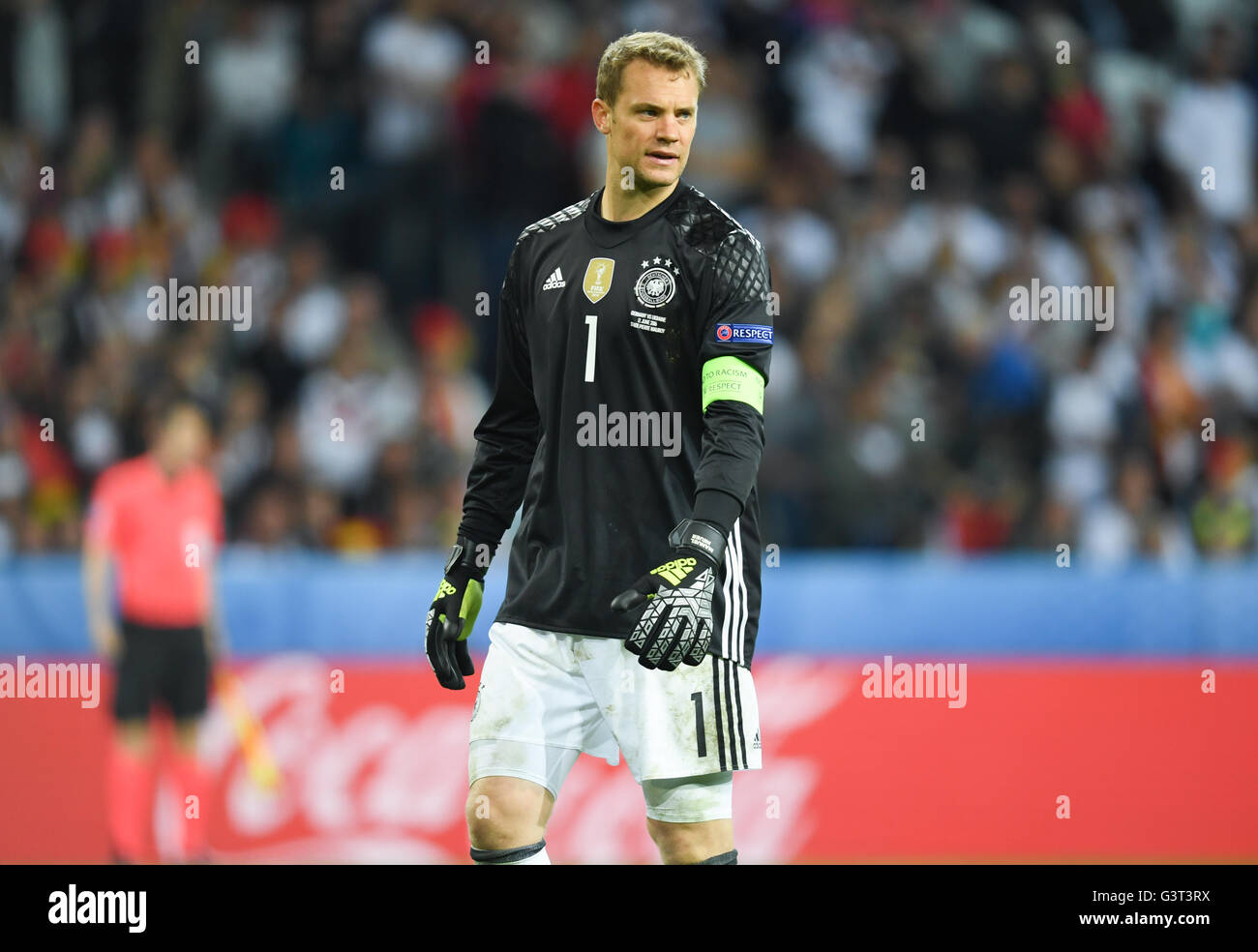 Lille goalkeeper hi-res stock photography and images - Alamy