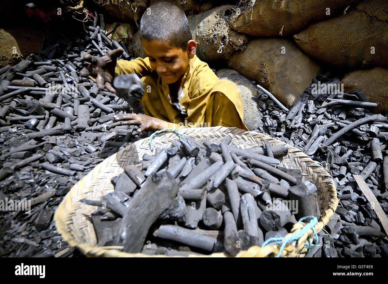 Coal livelihood hi-res stock photography and images - Alamy