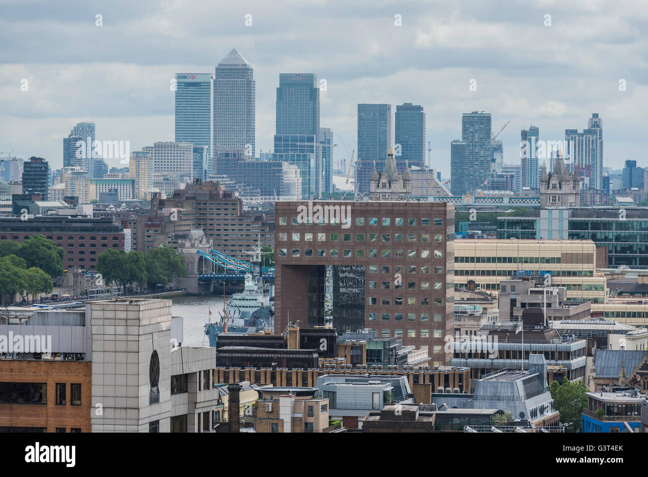 Tate modern viewing level view hi-res stock photography and images - Alamy