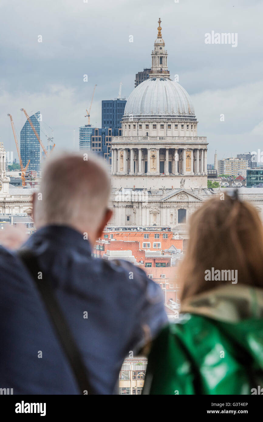 Tate modern viewing level view hi-res stock photography and images - Alamy