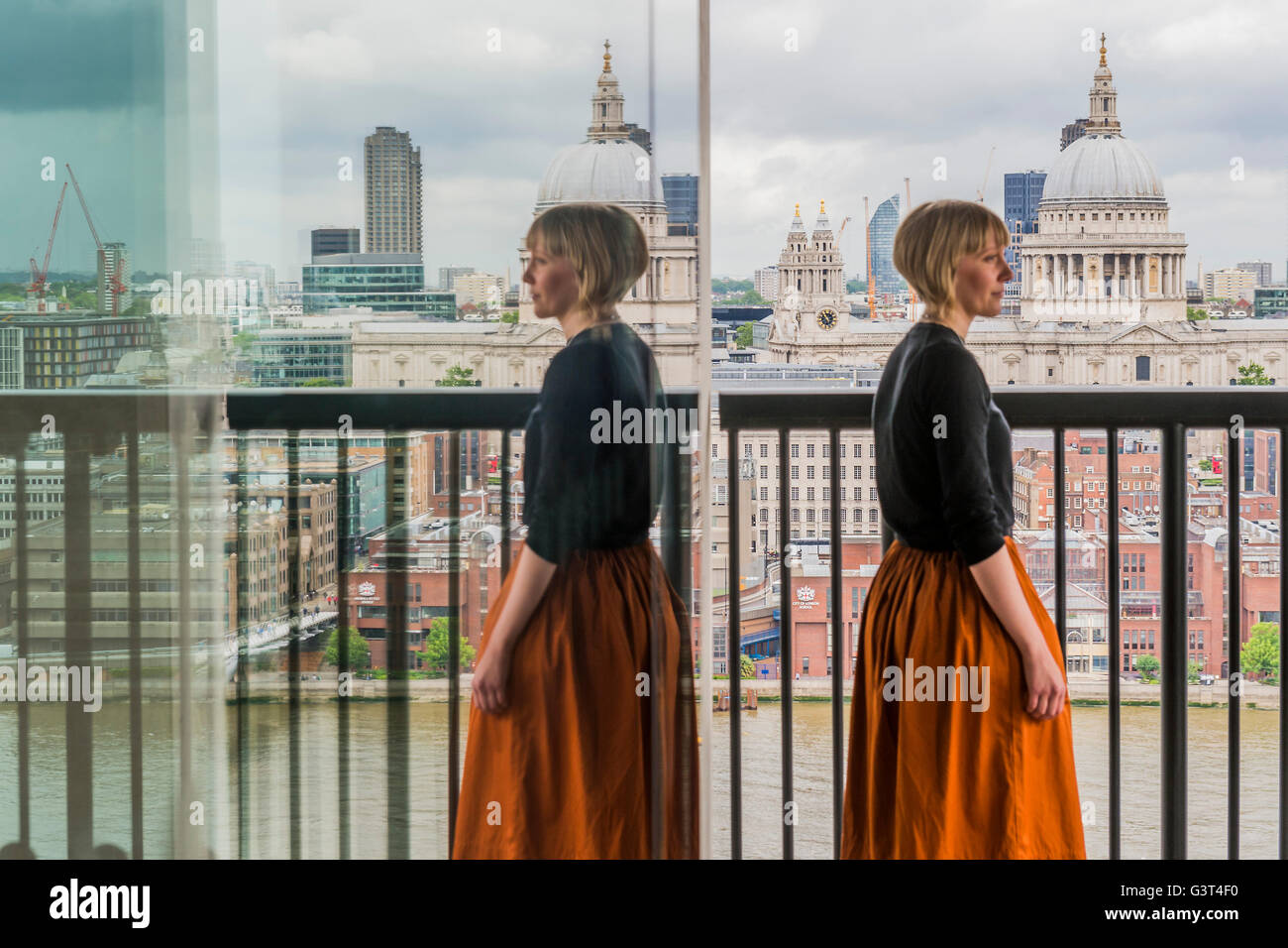 Tate modern viewing level view hi-res stock photography and images - Alamy