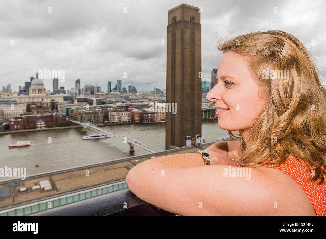 Tate modern viewing level view hi-res stock photography and images - Alamy