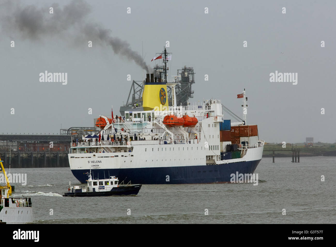 Tilbury, London, UK. 14th June 2016. The RMS St Helena leaves London ...