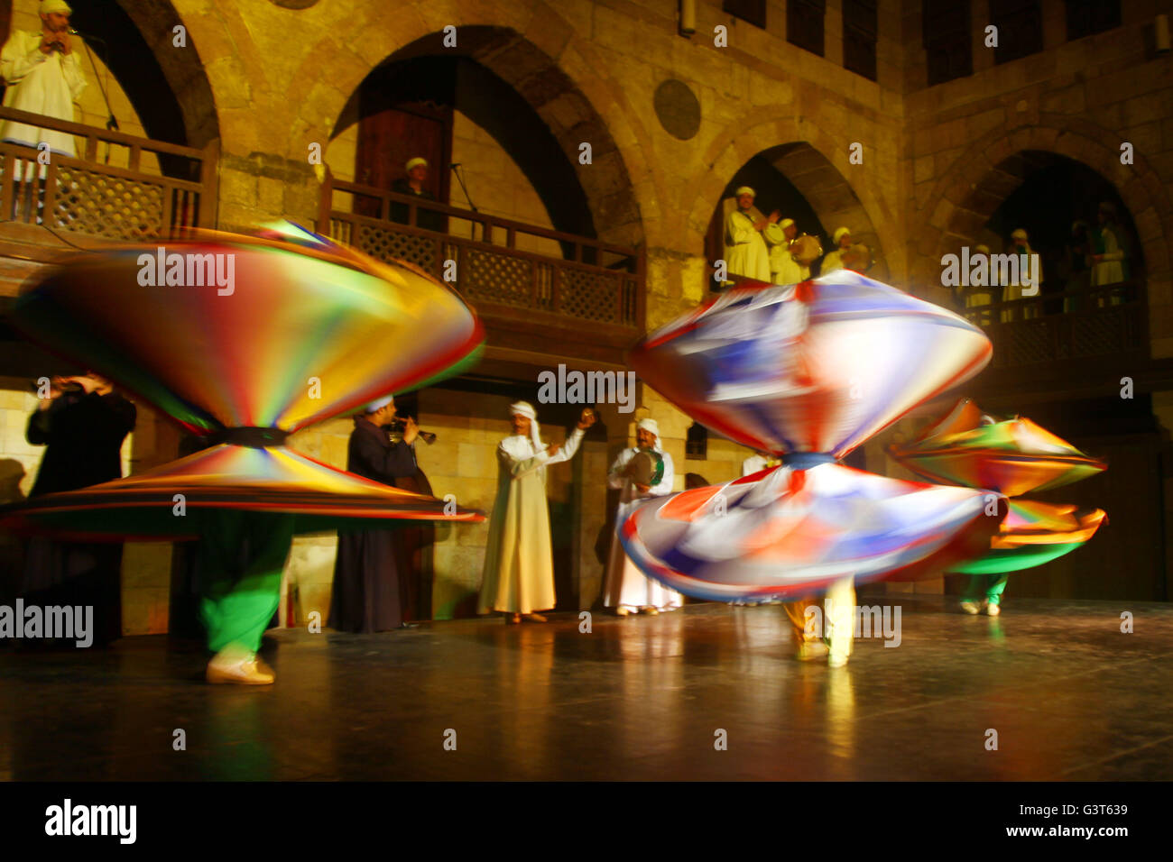 Cairo egyptian tanoura sufi dancers hi-res stock photography and images ...