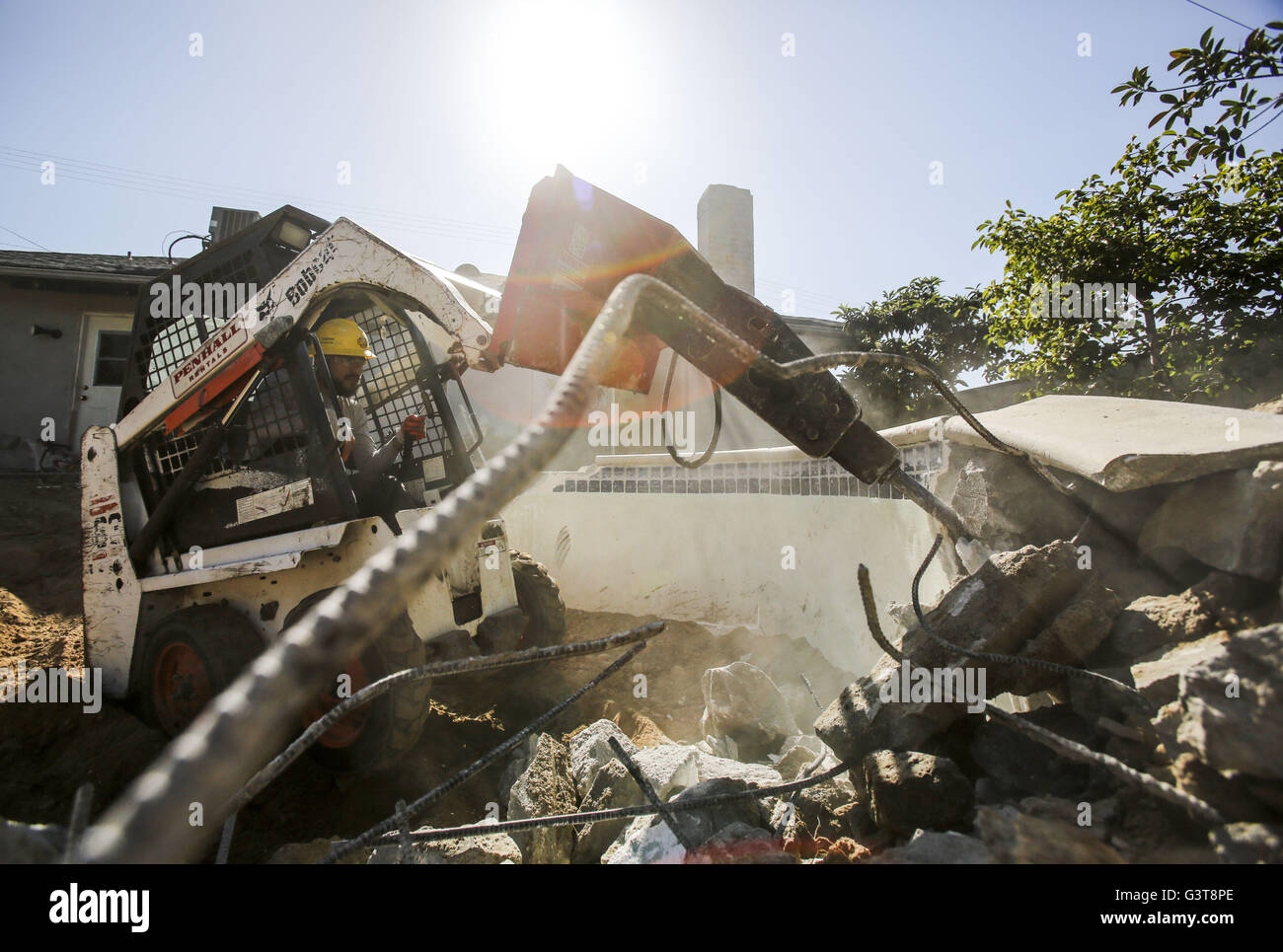 Los Angeles, California, USA. 3rd May, 2016. A demolition crew works at ...