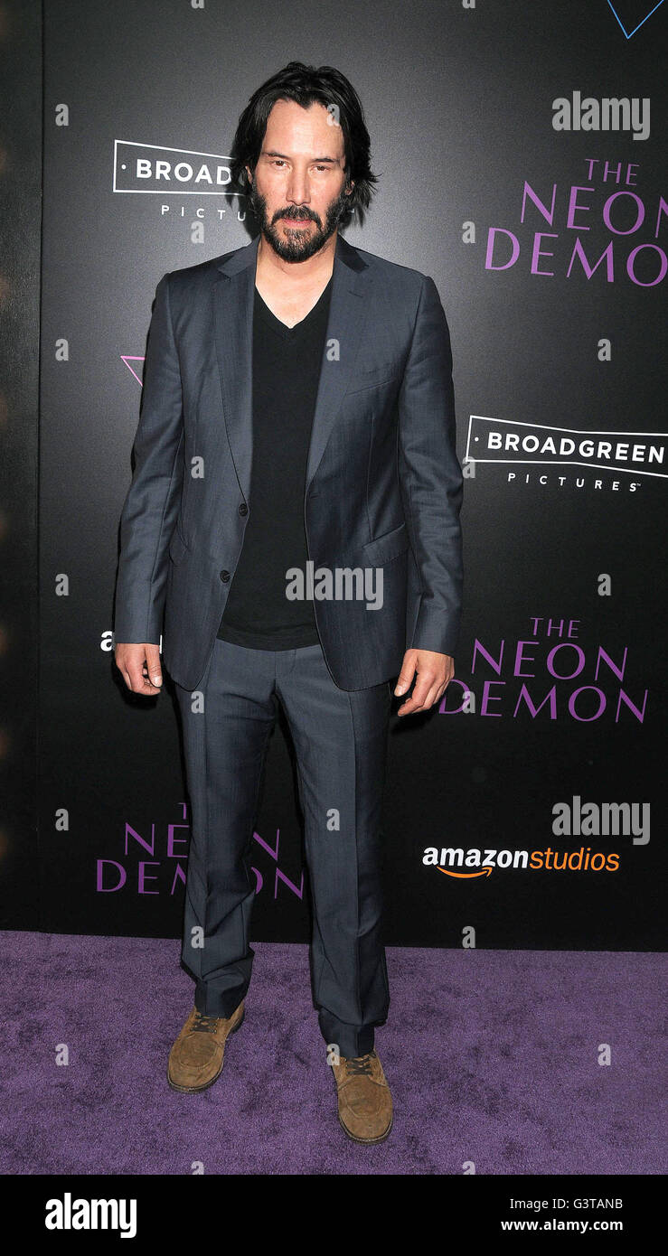 Keanu reeves the neon demon hi-res stock photography and images - Alamy