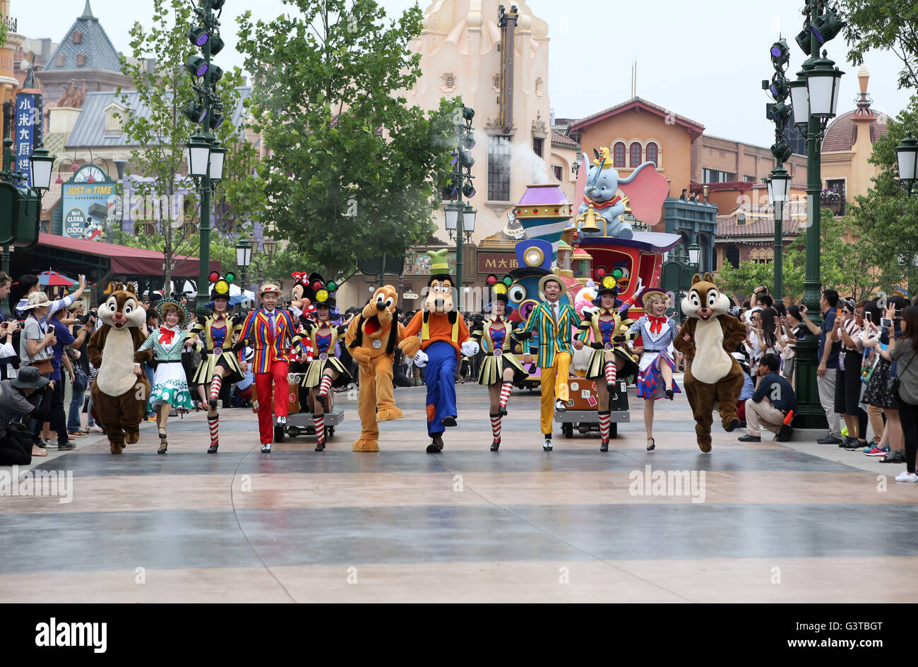 Shanghai disneyland parade hi-res stock photography and images - Alamy