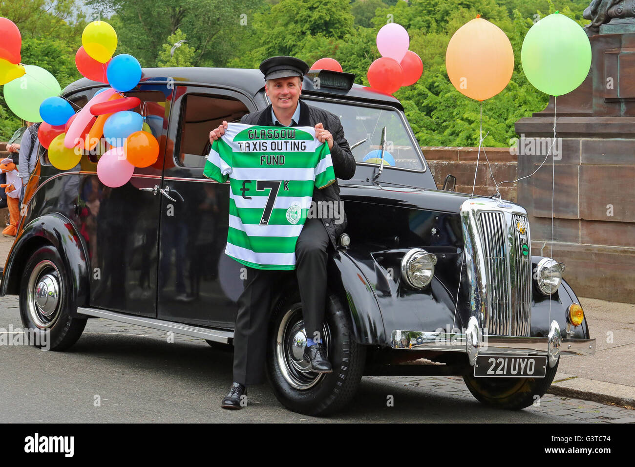 100 glasgow taxi drivers hi-res stock photography and images - Alamy