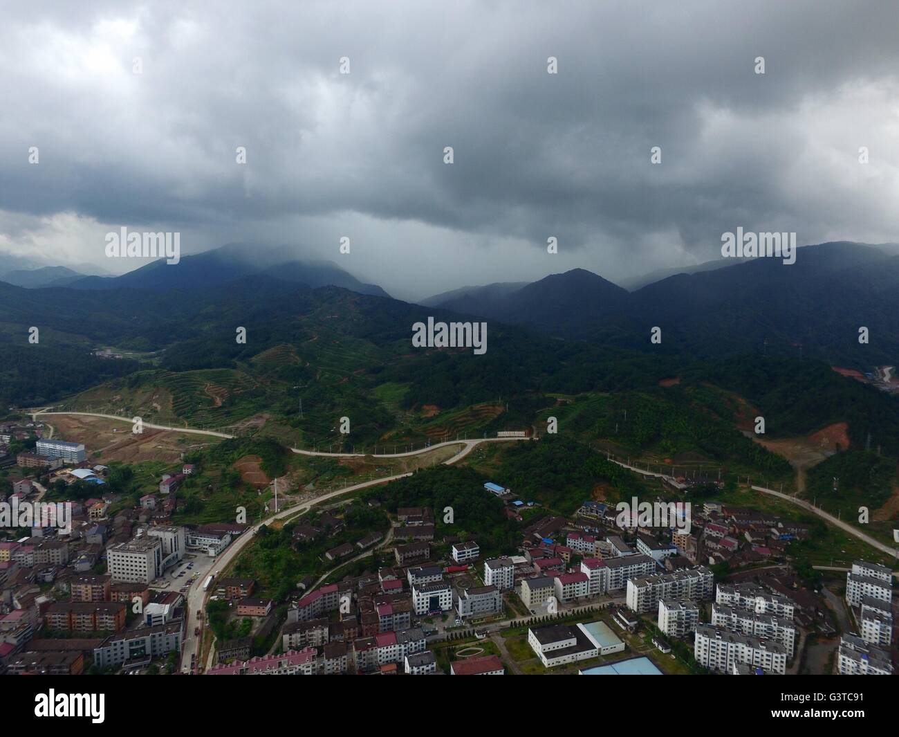 Zixi. 15th June, 2016. Photo taken on June 15, 2016 shows dark clouds ...