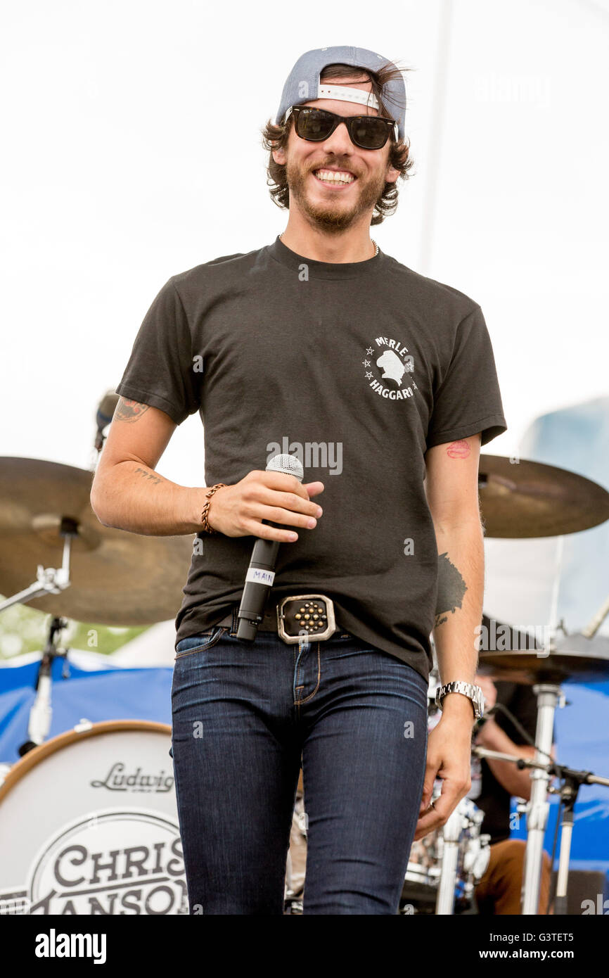 Oshkosh, Wisconsin, USA. 14th June, 2016. Country musician CHRIS JANSON ...