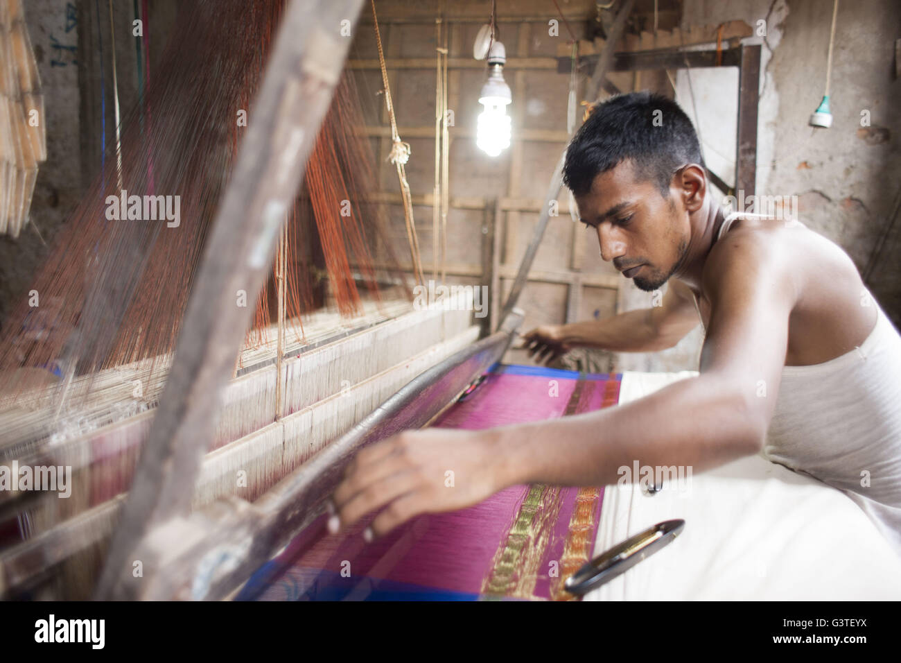 Handloom weaver weaves banarasi saree hi-res stock photography and images - Alamy