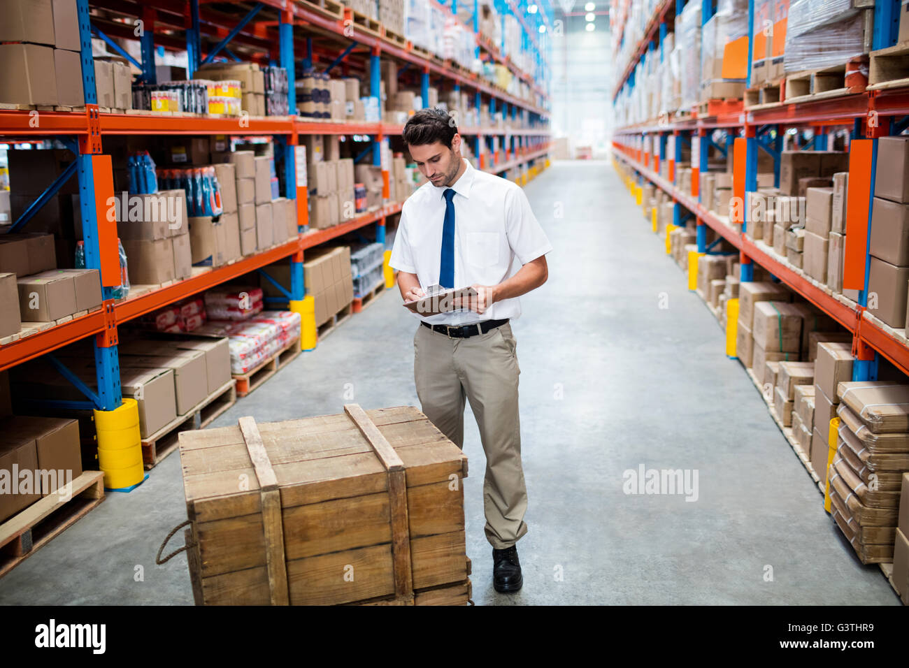 Manager checking worker hi-res stock photography and images - Alamy