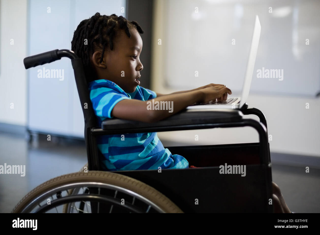 Child wheelchair using laptop hi-res stock photography and images - Alamy