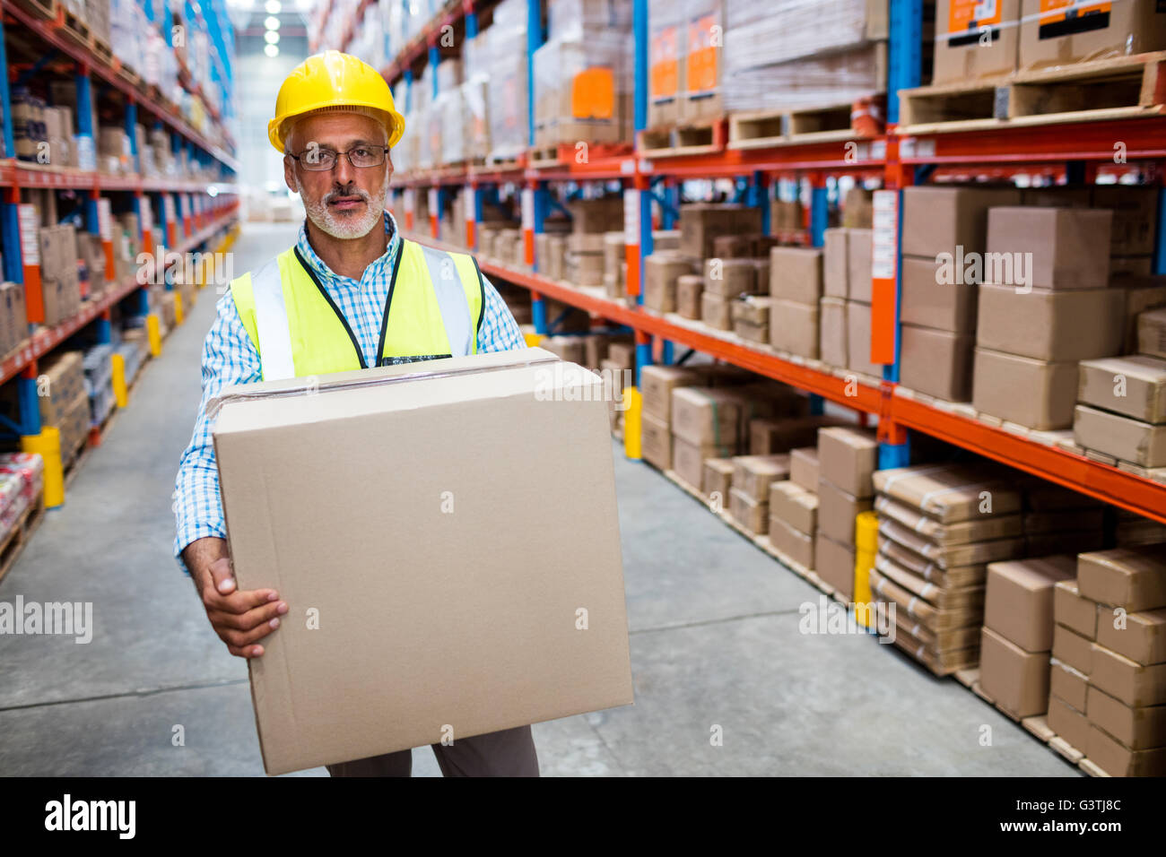 Worker portrait delivery man hi-res stock photography and images - Alamy