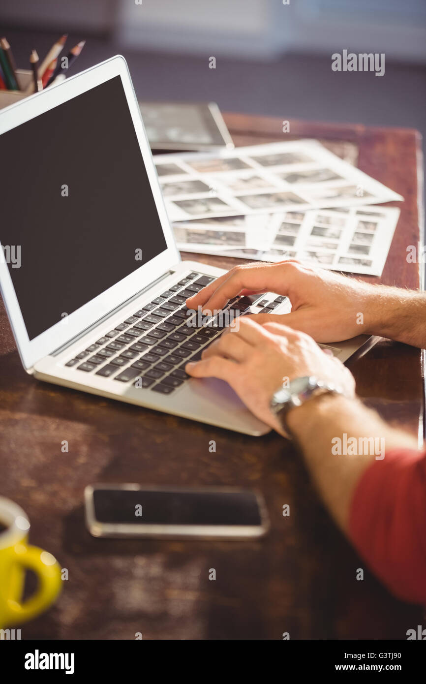 Hands typing hi-res stock photography and images - Alamy