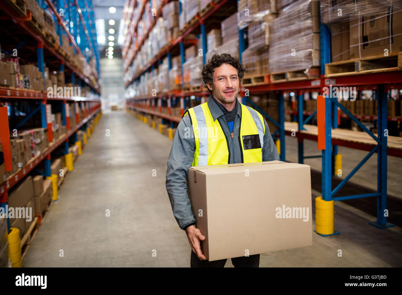 Carrying a box hi-res stock photography and images - Alamy