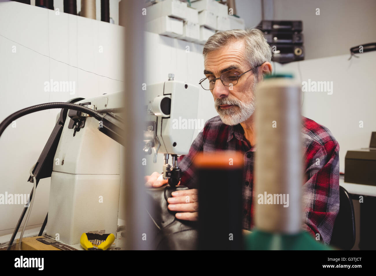 Using stitching machine hi-res stock photography and images - Alamy