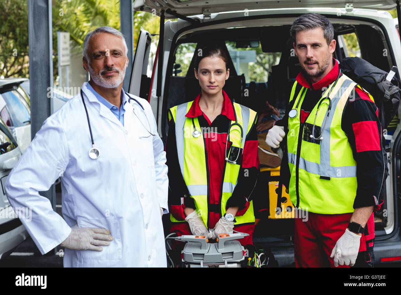 Portrait of ambulance men Stock Photo - Alamy