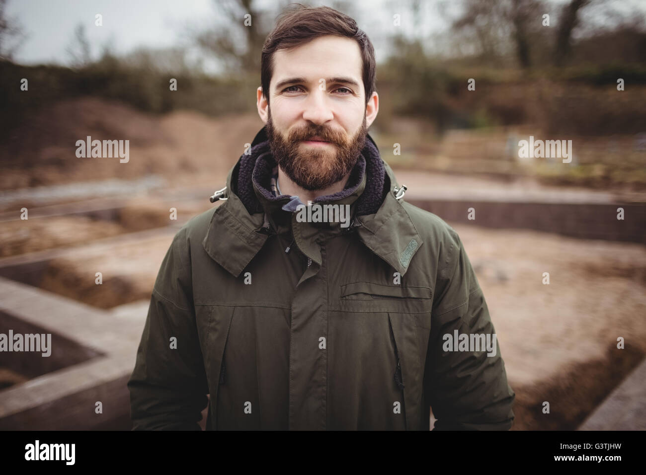 Man facing camera hi-res stock photography and images - Alamy