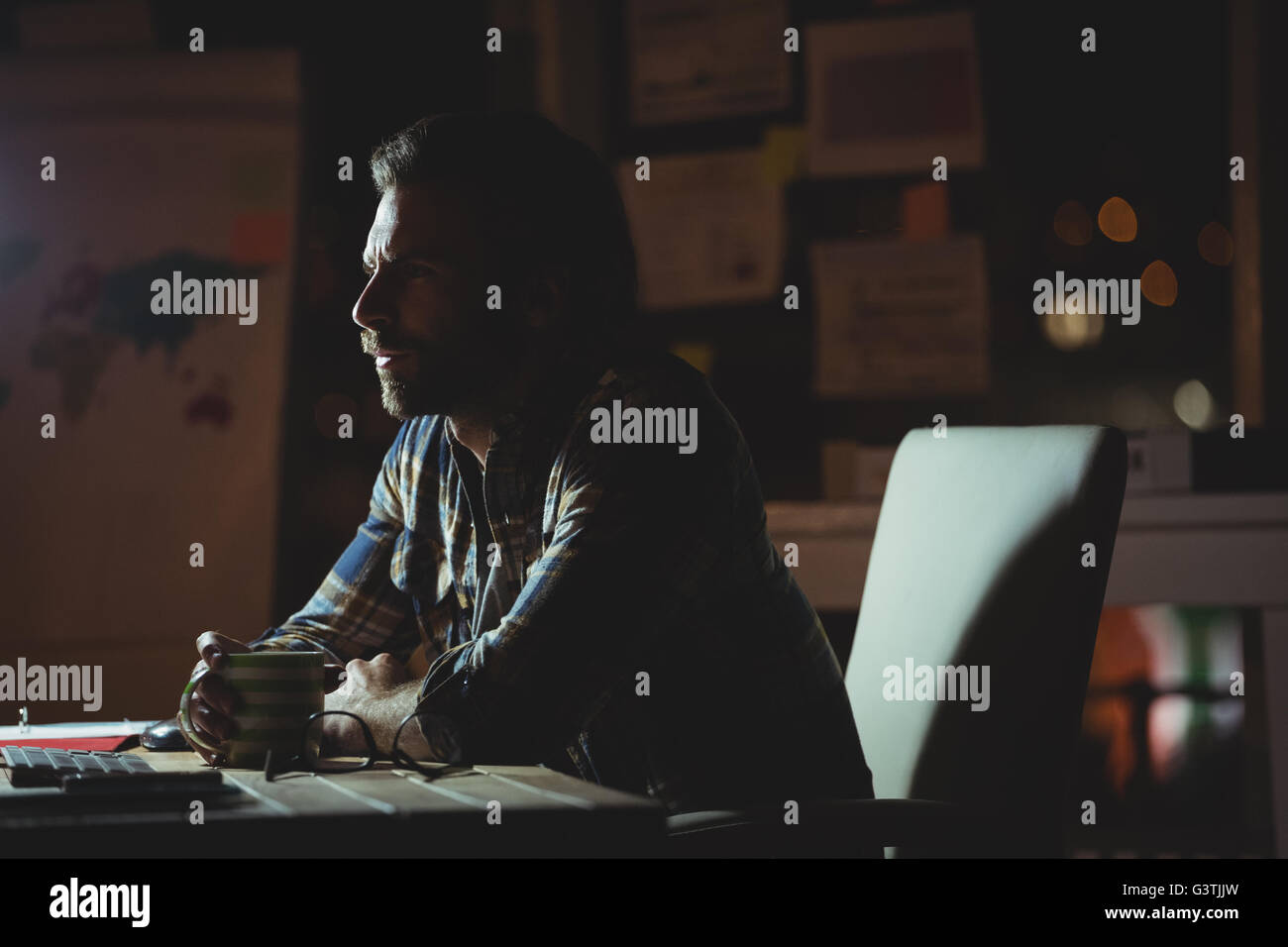 Working by night hi-res stock photography and images - Alamy