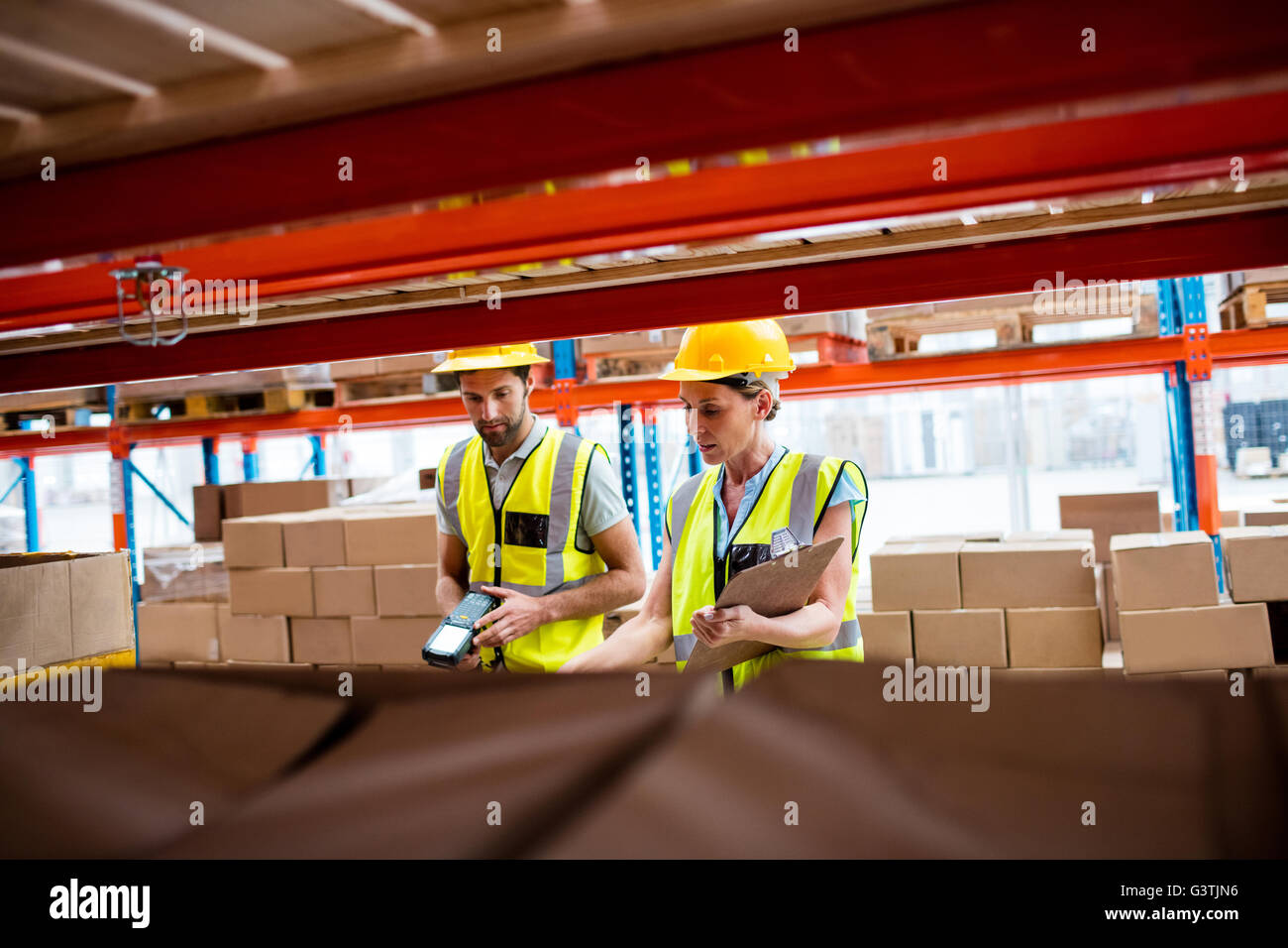Young female warehouse workers hi-res stock photography and images - Alamy