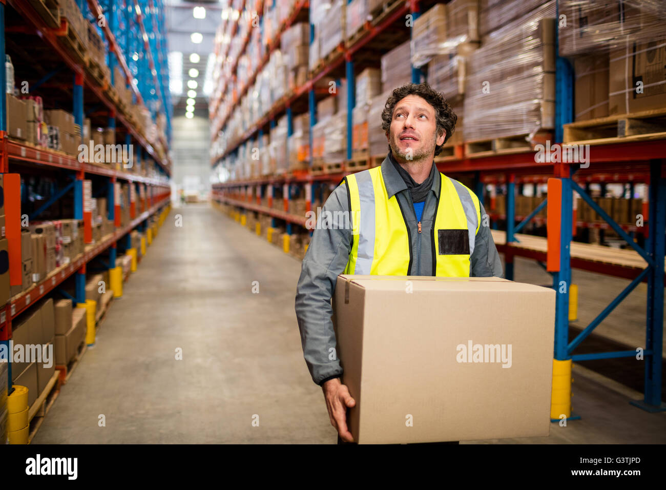 Carrying a box hi-res stock photography and images - Alamy