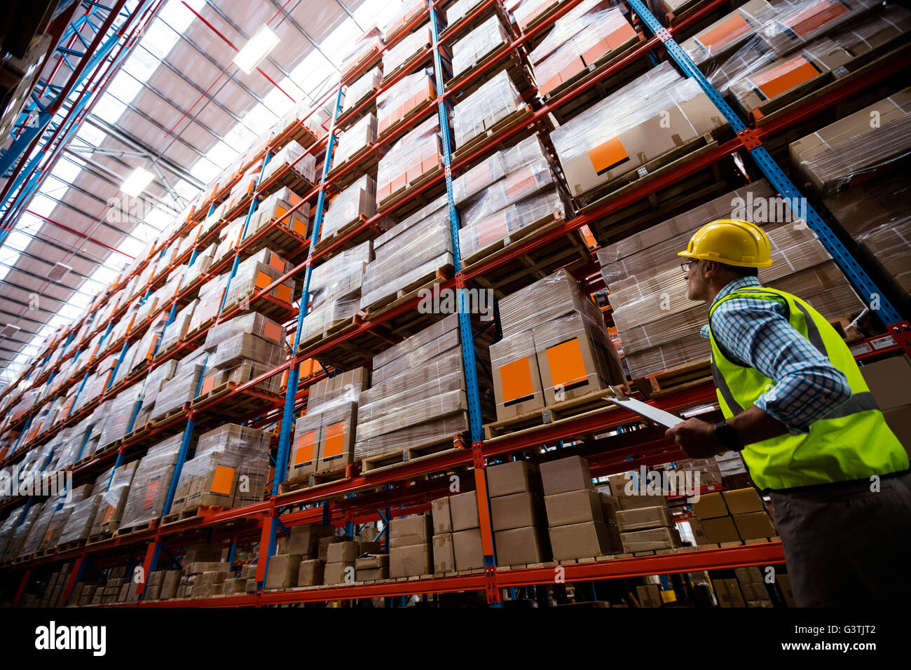 Distribution warehouse, aisle hi-res stock photography and images - Alamy