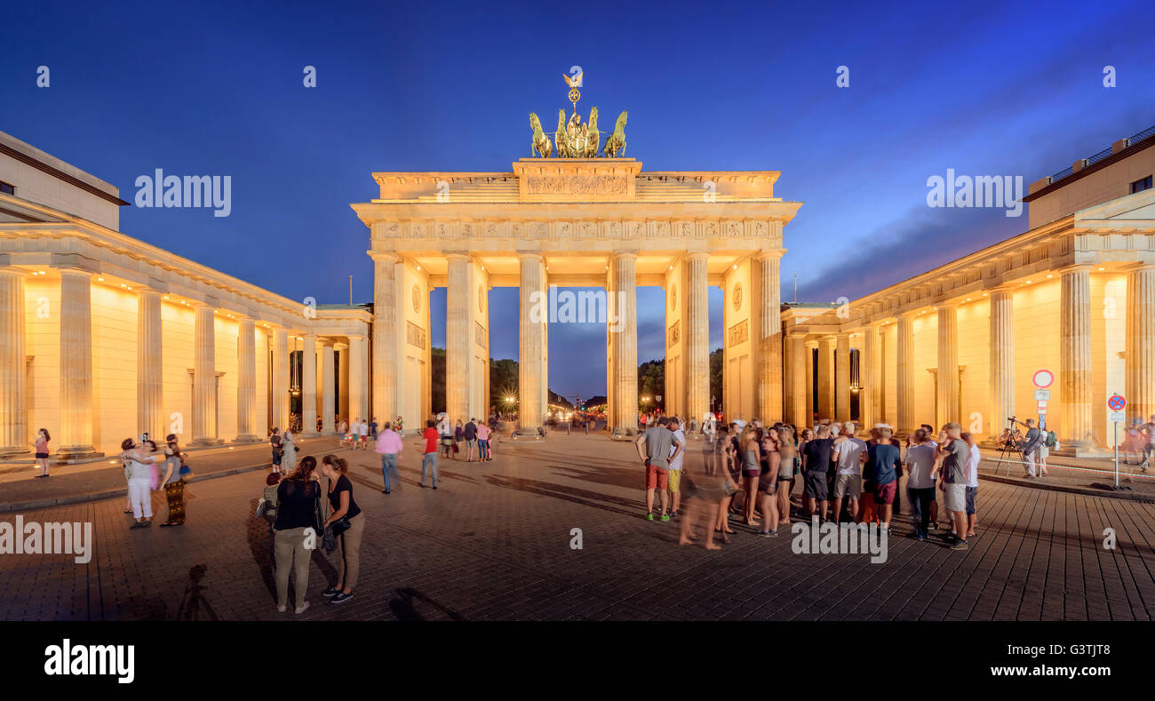 German people outside berlin gate hi-res stock photography and images ...