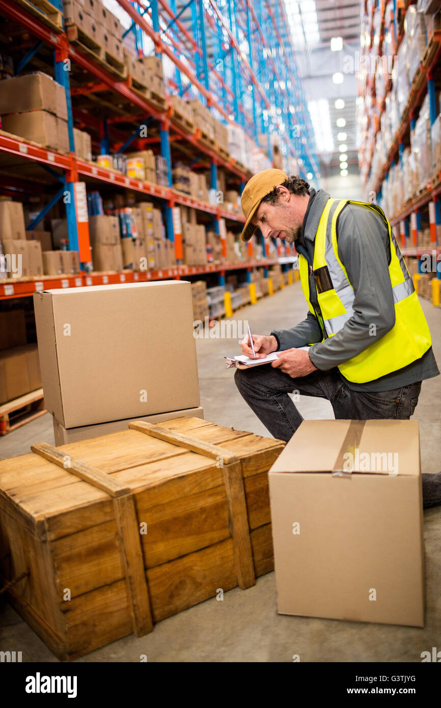 Warehouse worker labor hi-res stock photography and images - Alamy