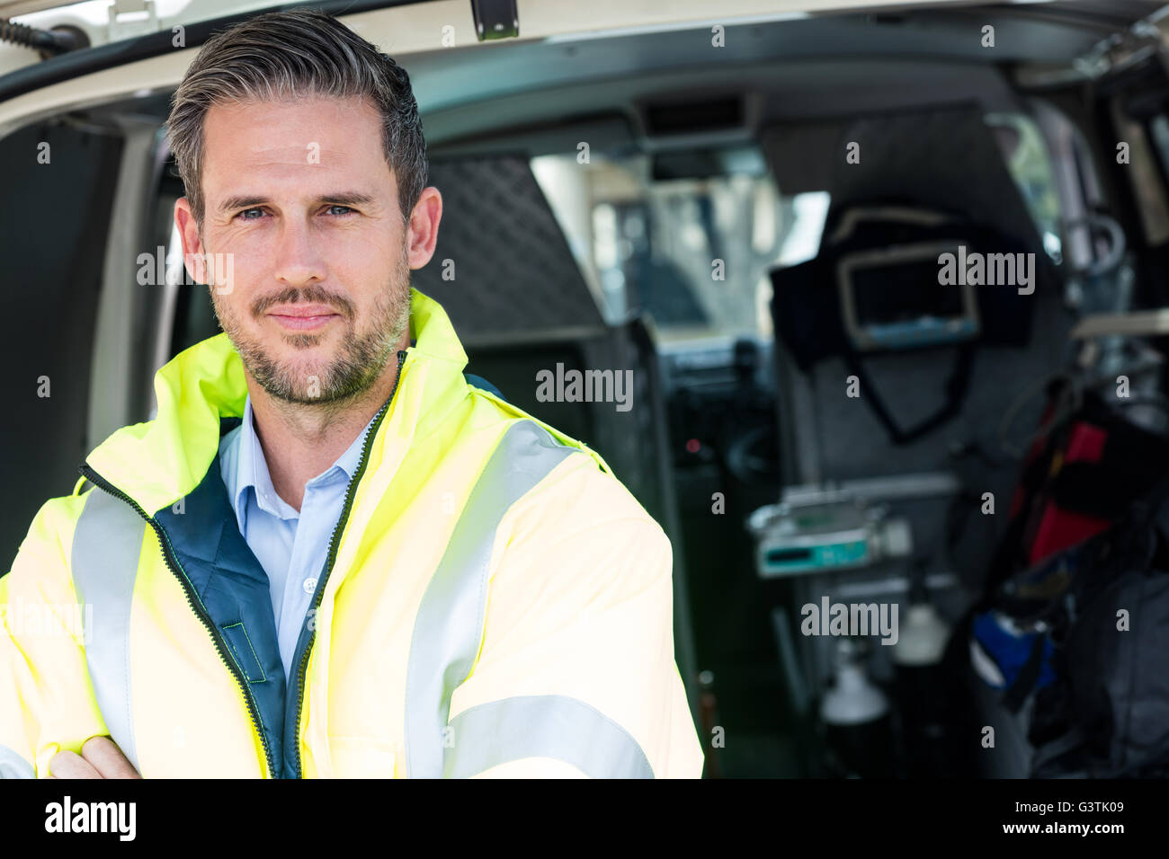 Ambulanceman hi-res stock photography and images - Alamy