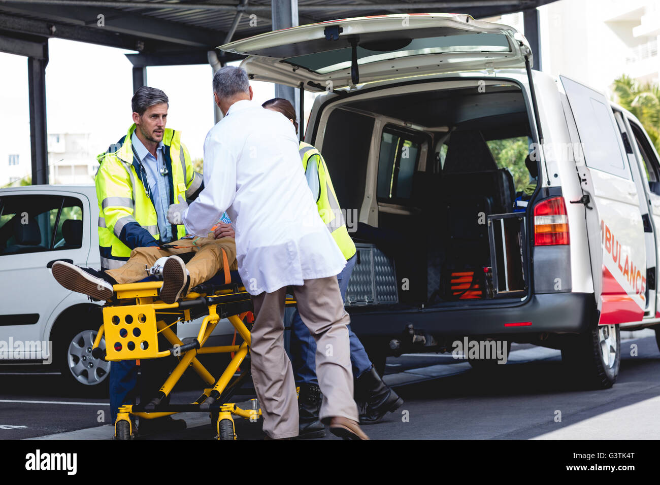 Men injured hi-res stock photography and images - Alamy