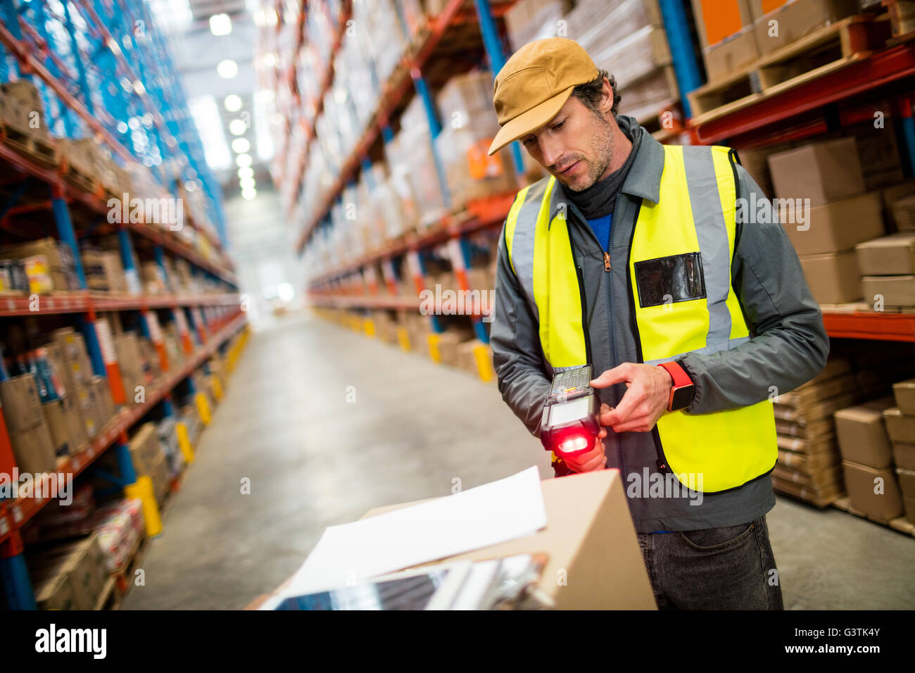 Hand held scanner hi-res stock photography and images - Alamy