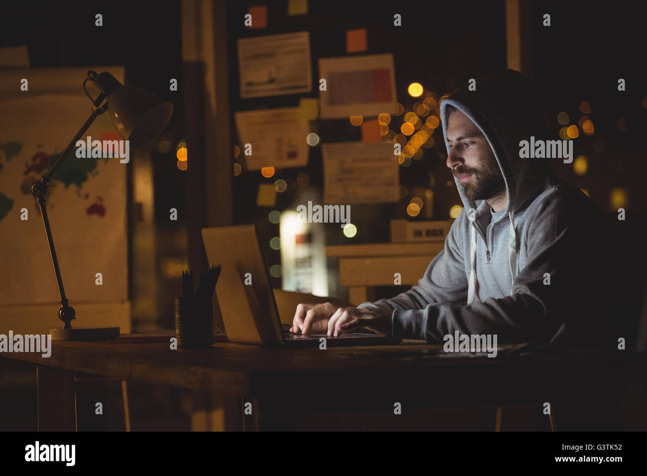 Man using computer deadline hi-res stock photography and images - Alamy
